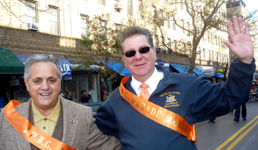 Brujas, prisioneros y políticos en desfile de Halloween en Queens ...