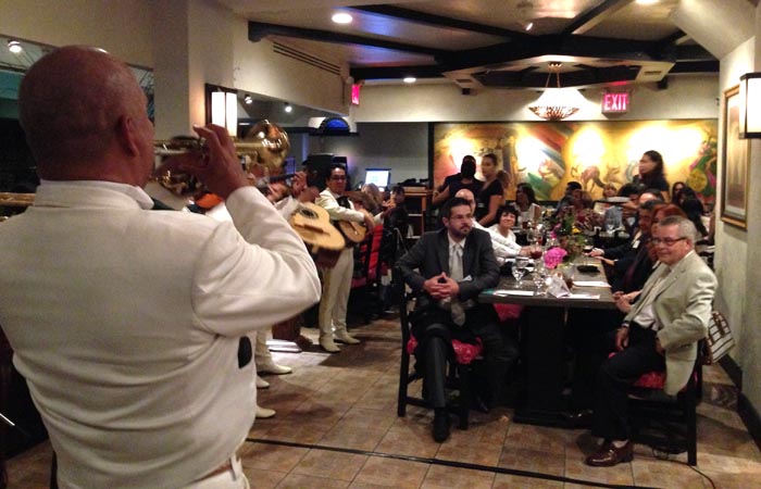 Doctor Jaime Lucero es honrado en el restaurante Mexican Festival ...