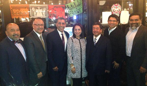 Orgullo latino en el restaurante Mexican Festival de Jaime Lucero ...