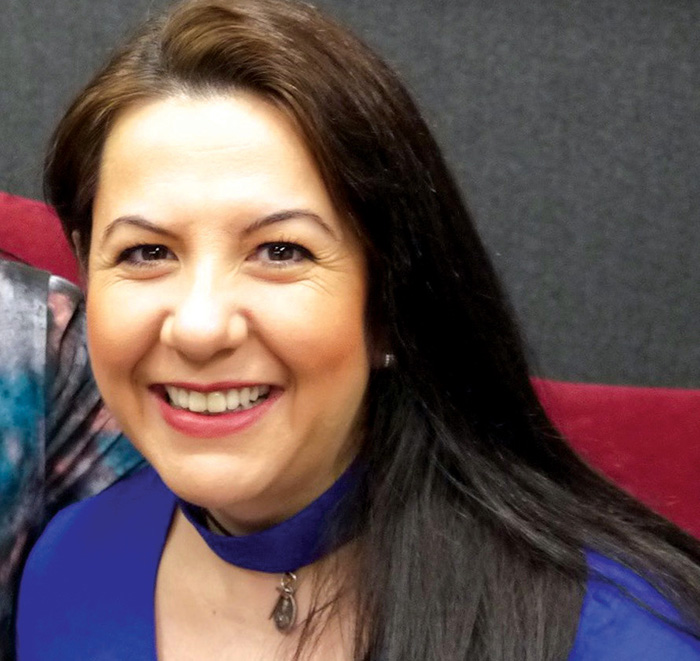 Actriz Marina Catalán: ‘No cambiaría esta vida por nada’ | Queens Latino