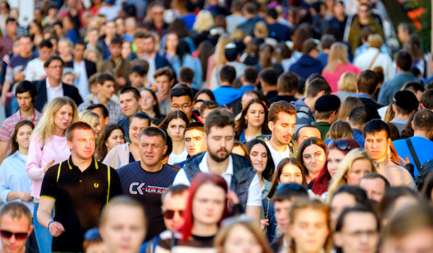 Multitud gente | Queens Latino