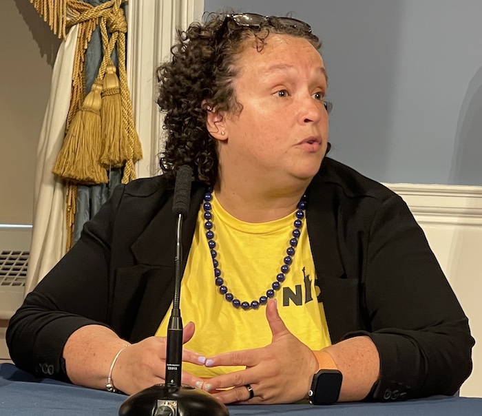 ‘Punto de quiebre por indocumentados en NYC’ | Queens Latino