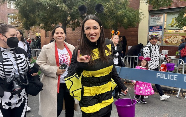 AOC: ‘Debemos inspirarnos en la comunidad’ | Queens Latino