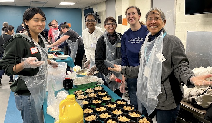 Assemblywoman Nily Rozic Celebrates Thanksgiving | Queens Latino