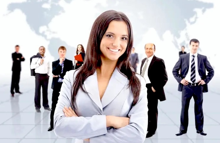 Liderar con ejemplo y cambiar tú entorno | Queens Latino