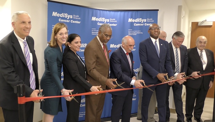 Jamaica Hospital inaugura Centro contra el Cáncer | Queens Latino