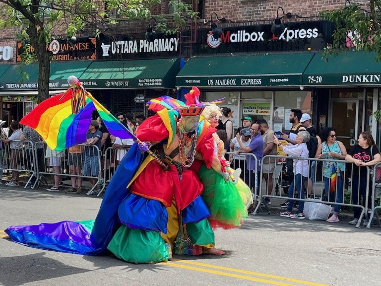 Qué pasó en el Nuevo Desfile del Orgullo en Queens | Queens Latino