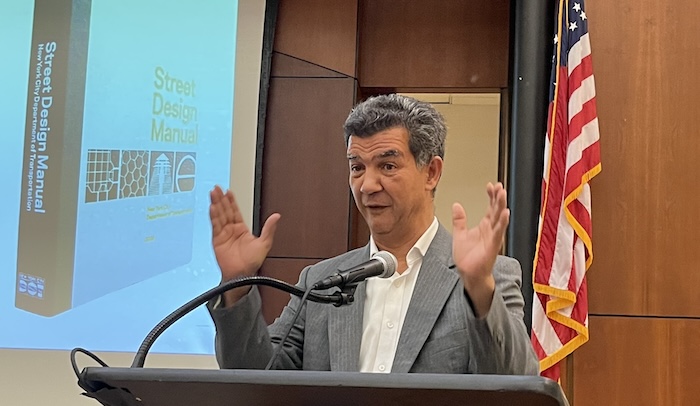 Qué dijo el comisionado Rodríguez del DOT en Queens | Queens Latino